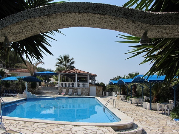 Oase Muth_Pool - Oase Muth – Der entspannte Urlaub neben Korfu